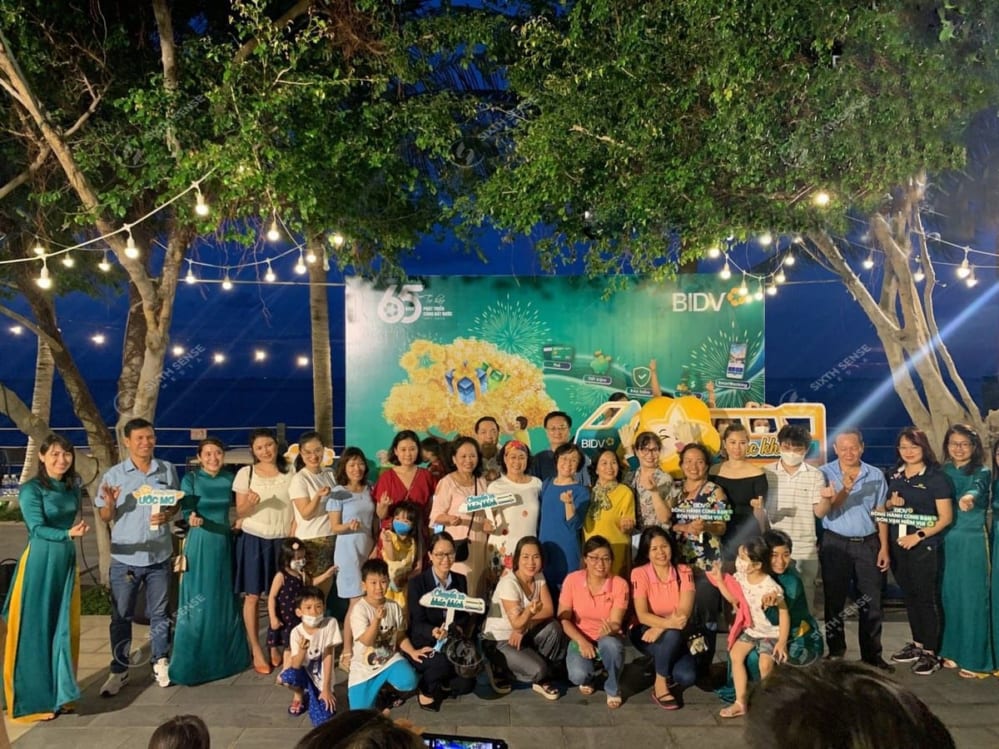 Roadshow activation ấn tượng về “Chuyến xe khúc khích” của BIDV - Công ...