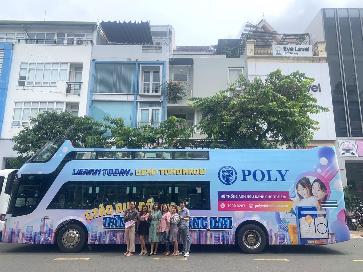 Roadshow xe bus 2 tầng của Trung tâm Anh ngữ Poly tại TPHCM - Công ty ...